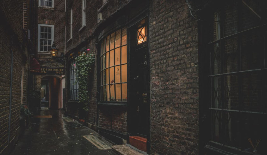 Harry Potter Sights in London: Tours, Places & Themed Bars